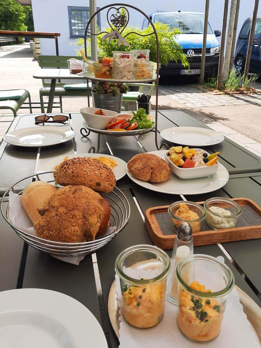 Elegantes Cafes Zum Fruhstucken In Der Nahe Bilder